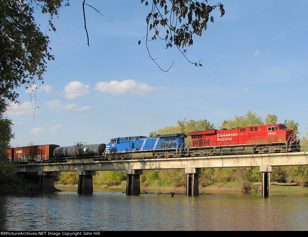 111009015 Eastbound CP on River Sub. crossing Vermillion River near Blackbird West